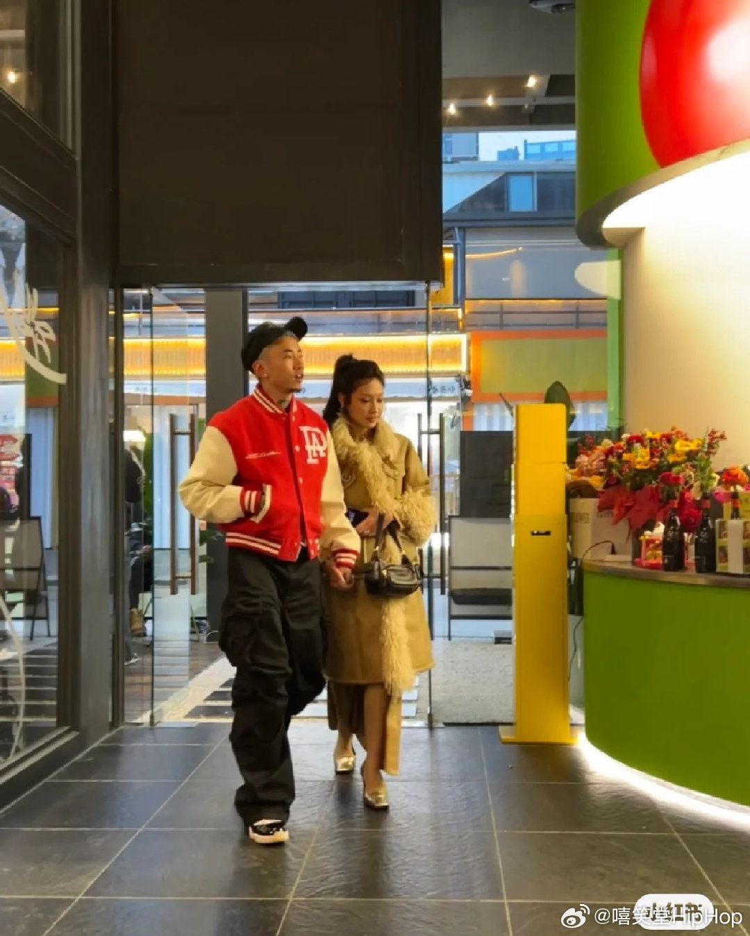 马思唯和女朋友小米，又被网友拍到了！|马思唯_新浪新闻