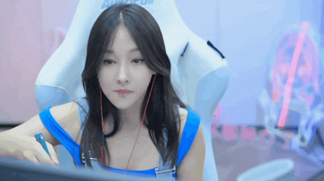 好家伙！姿态、Rita上演真人版“你艾希我奶妈”！