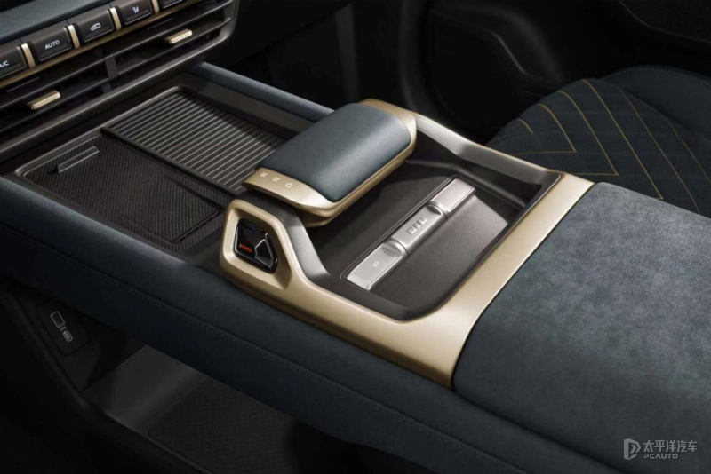 大尺寸屏幕/金色饰条点缀 深蓝G318内饰官图曝光-新浪汽车