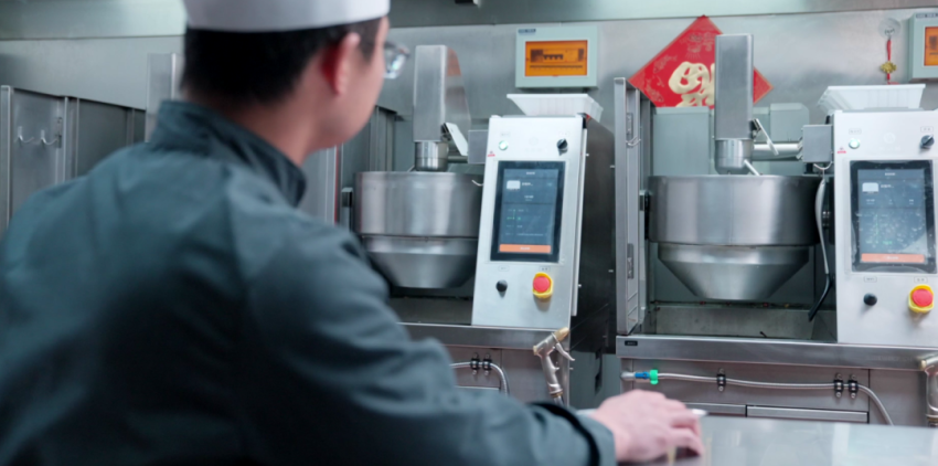 AI炒菜机器人，怎么就成了餐饮人的神助攻？|机器人|厨师|美膳|餐厅|菜品_新浪新闻