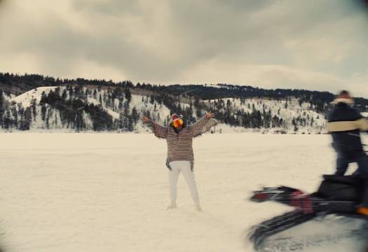 Zerb携手烟鬼The Chainsmokers合作新单《Addicted》官方MV首播！|The Chainsmokers_新浪新闻