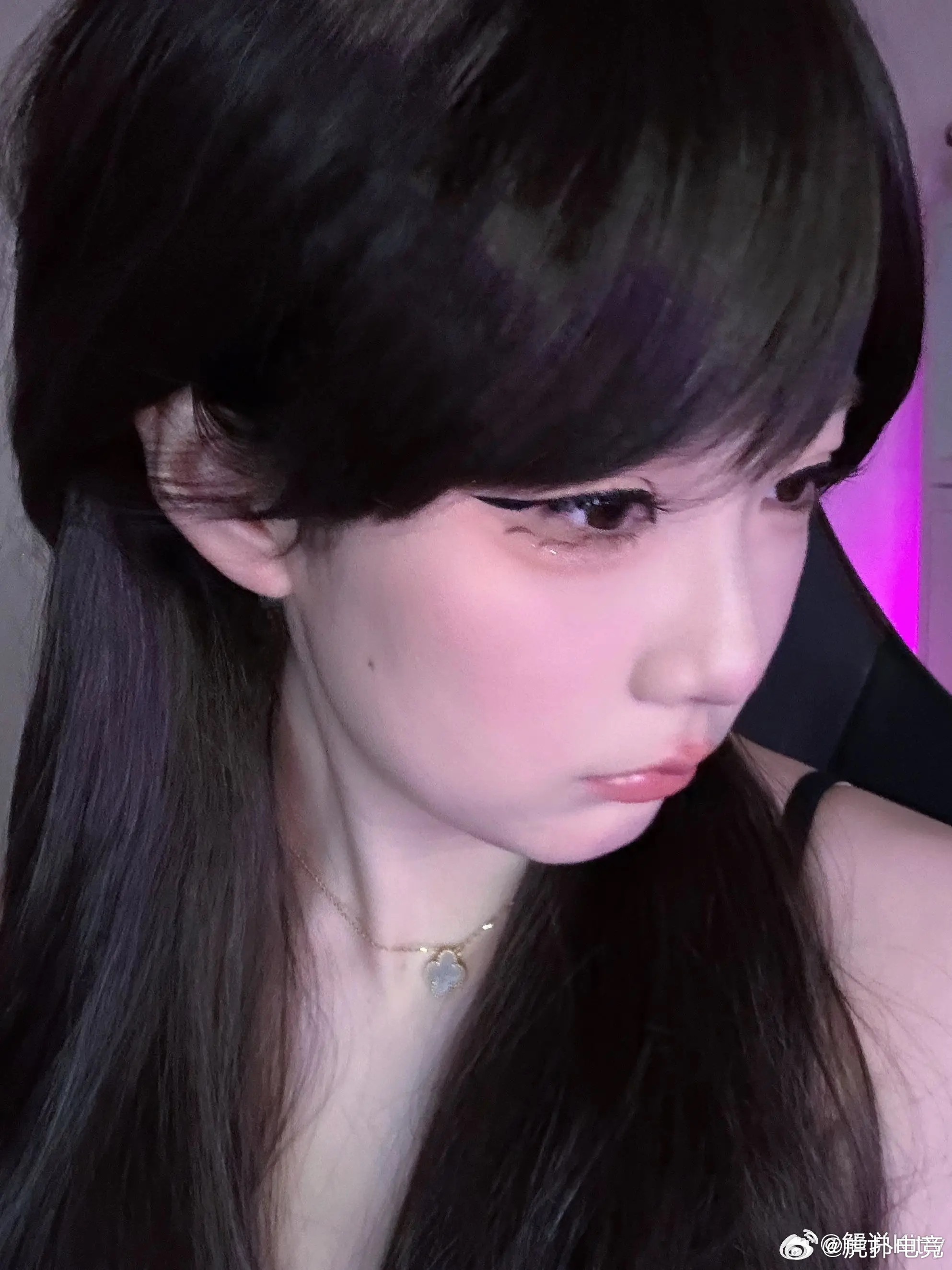 前LPL解说Kitty晒照并配文：剪刘海年轻100岁|lpl_新浪新闻