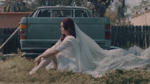 美国流行女歌手Oli OBrien新单blip官方MV释出：@胡萝卜音乐_新浪新闻