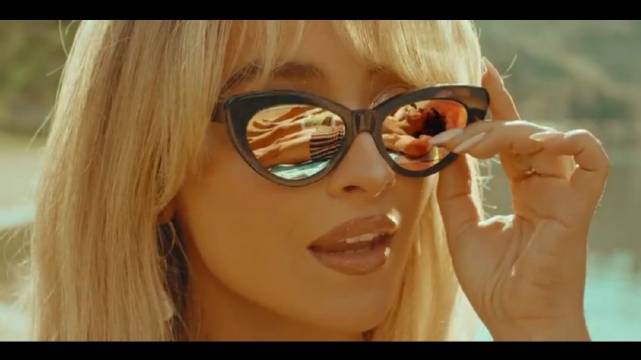 Sabrina Carpenter新单《Espresso》超清MV！|Espresso_新浪新闻