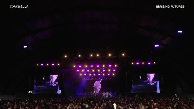 王嘉尔、刘雨昕在科切拉同台，两位优秀的音乐人_新浪新闻