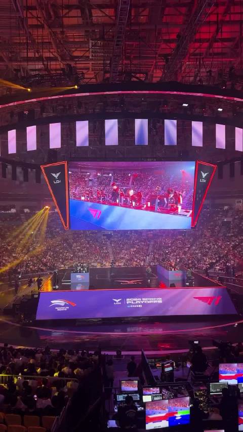 LCK主持人裴慧智分享春决瞬间 能与LCK的超强吸引力🌸一起工作真的非常幸福_新浪新闻