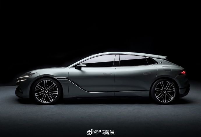 腾势Z9GT新配色亮相-新浪汽车