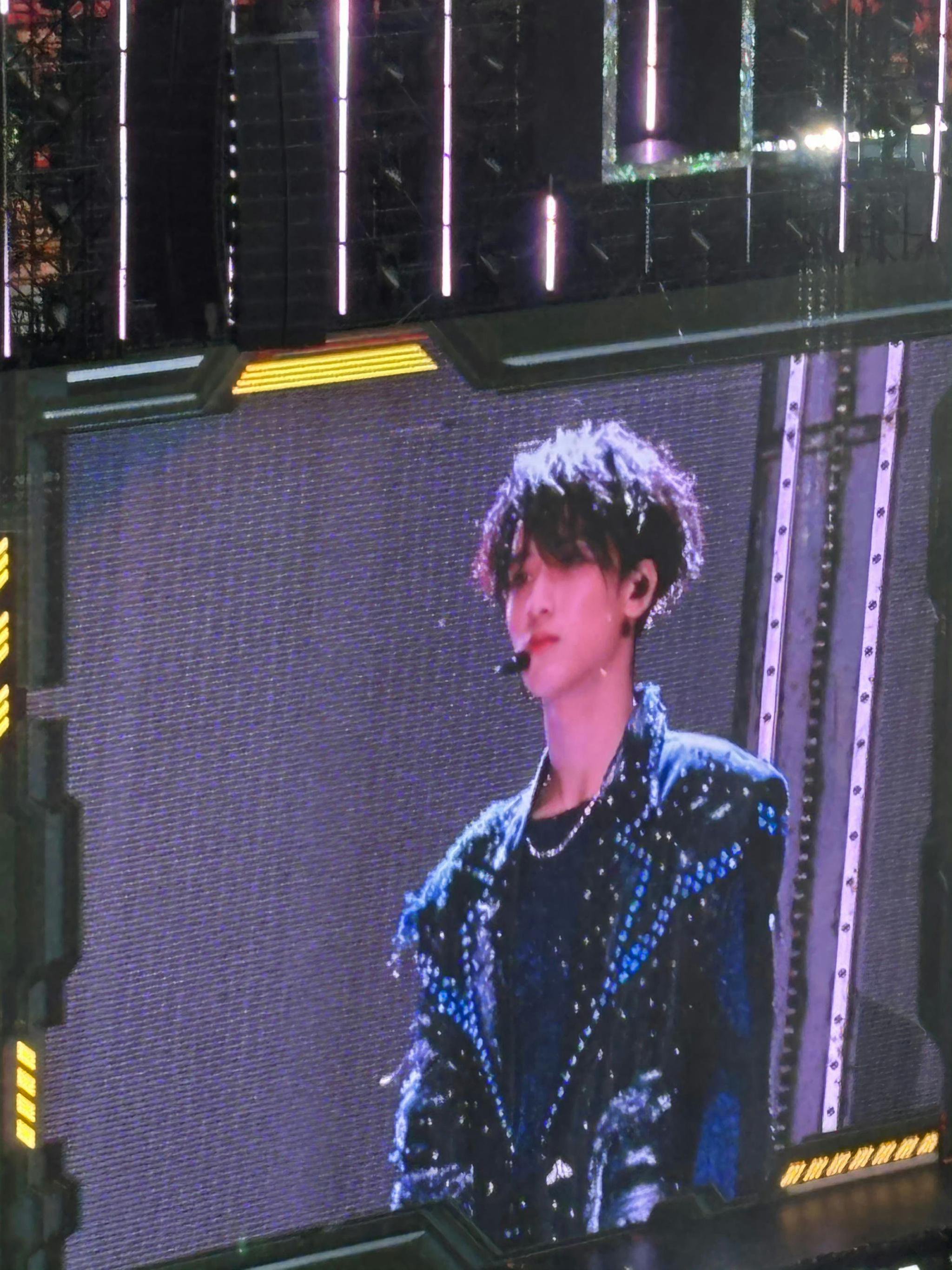 时代少年团演唱会严浩翔大屏生图！|严浩翔_新浪新闻