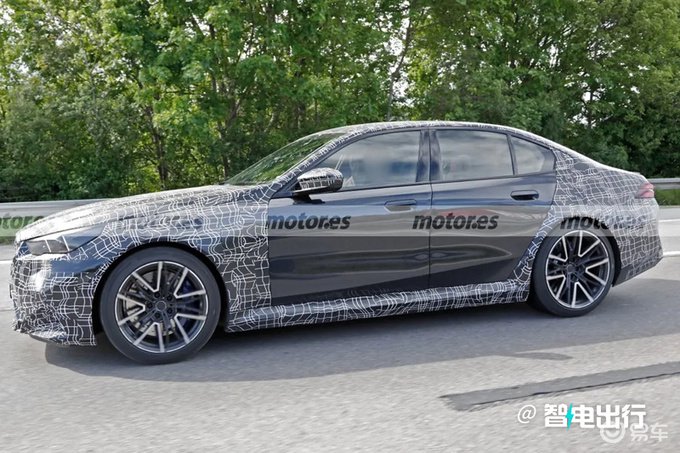 宝马全新M5低伪谍照曝光！年底前开售/换XM同款引擎-新浪汽车