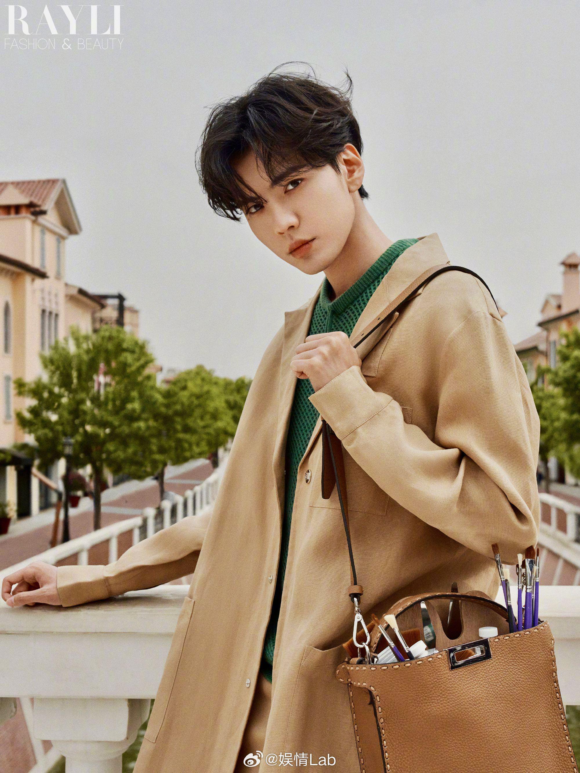 春意阑珊，大片上线 @Biiiii毕雯珺 RayliTravel五月刊封面大片正式上线…|毕雯珺|封面大片|五月_新浪新闻