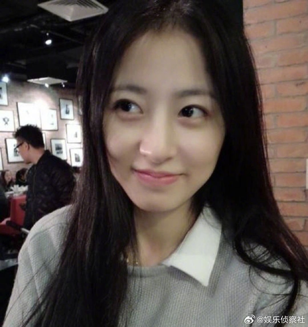 不考古不知道，咱周姐@周雨彤微博 之前真的是妥妥的小甜妹！|周雨彤_新浪新闻