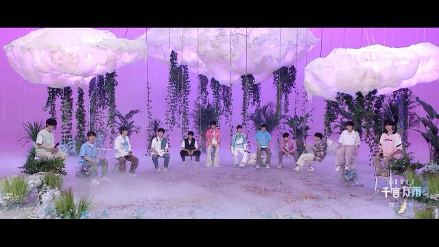 TF家族三代《牛仔很忙》 《Hey Left》舞台!|TF家族|牛仔很忙|张泽禹_新浪新闻