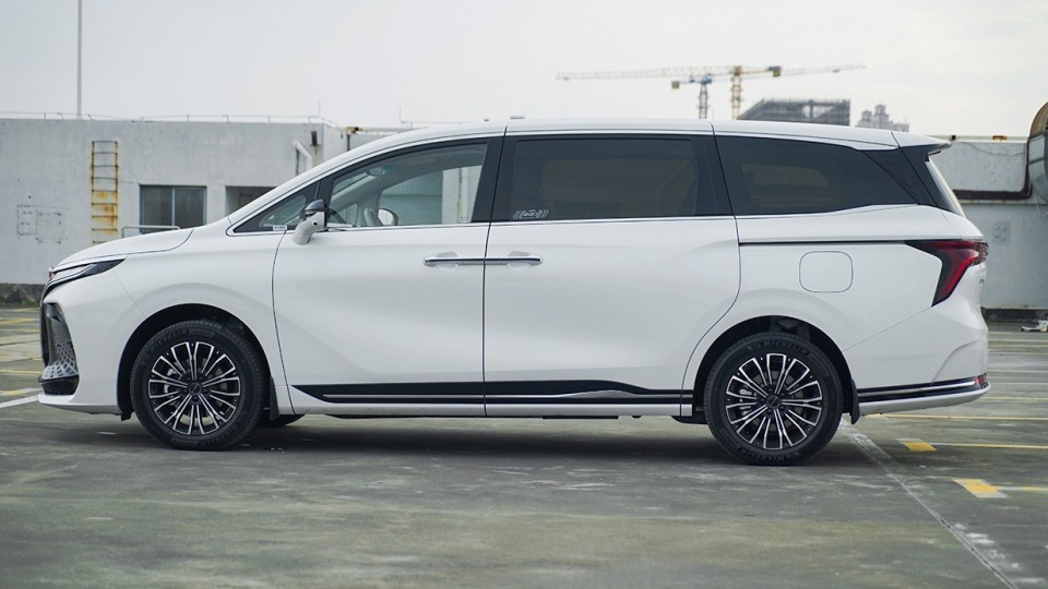 跃入豪华新境界！星海V9要做国产MPV舒适新标杆-新浪汽车