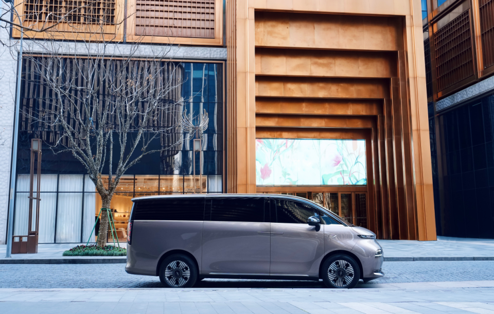 助力纯电MPV市场进入全新时代！“陆地空客”L380开启惊喜预订-新浪汽车