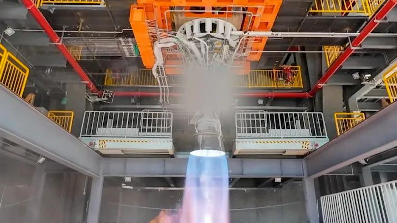 现场直击！我国500吨级垂直双工位液体火箭发动机试车台建成投用_新浪新闻