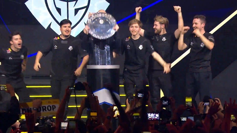 G2夺冠时刻！临时替补奇兵Stewie2K带头捧杯…|达拉斯|美国_新浪新闻