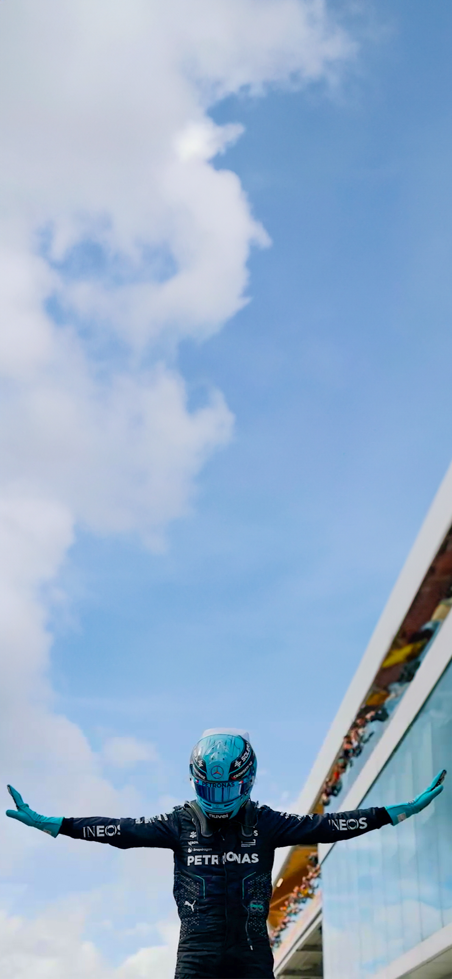 从此，拉塞尔有了自己的标志性庆祝动作 🫷🏻😌🫸|拉塞尔|F1|大奖赛_新浪新闻