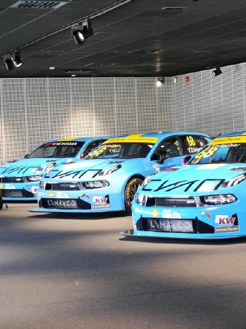 打卡cyan racing总部，知道了为什么每辆领克赛车都有62号标识…|动力改装|汽车视频|领克_新浪新闻