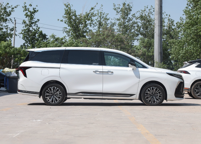 不足20万的东风风行星海V9，续航1300km+1米8的双人床，对标GL8-新浪汽车