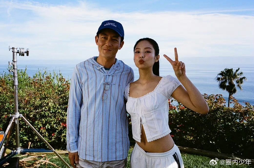 Jennie更新IG晒了和陈冠希合照，好神奇的同框，一些意想不到的组合|好神奇|陈冠希|组合_新浪新闻