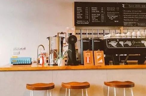 关于Manner员工泼咖啡事件的一点看法|咖啡馆|manner咖啡|收入|顾客|工作_新浪新闻