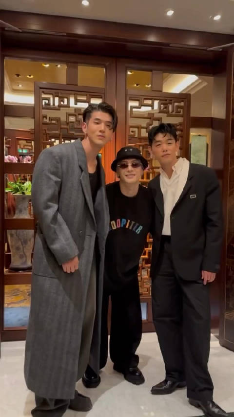 王嘉尔和Pharrell Williams在巴黎男装周期间举办了一场独家晚宴…|王嘉尔|巴黎男装周_新浪新闻