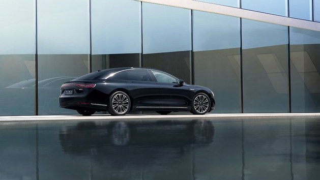 微博CEO首曝享界S9乘坐体验：轿车首次搭载后排零重力座椅-新浪汽车