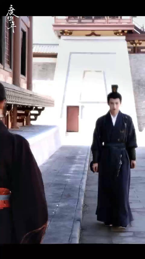 《度华年》片场，张凌赫在显摆，赵今麦却在捧场…|赵今麦|张凌赫|度华年_新浪新闻