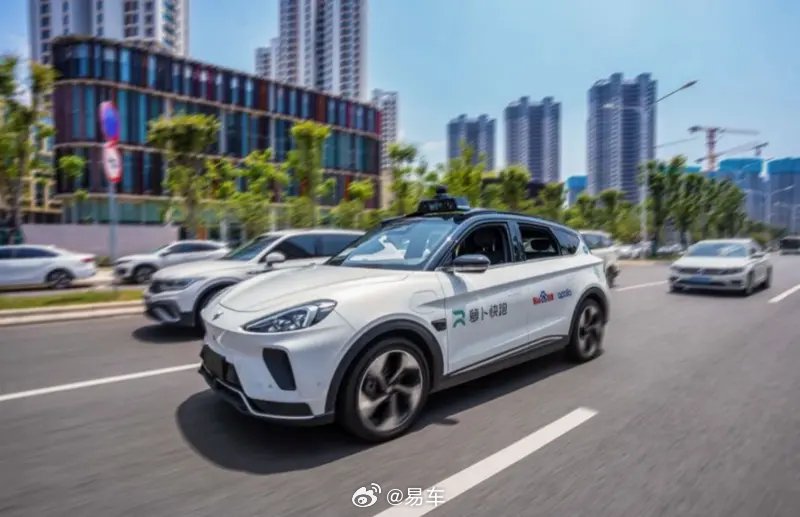 萝卜快跑回应 无人驾驶出租车遇暴雨路边停留1小时|暴雨|自动驾驶_新浪新闻