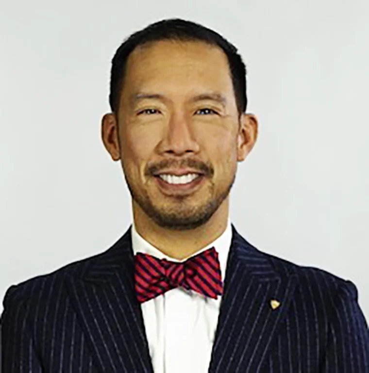 “滚回你的国家去！” 哥大华裔副校长在美国街头遭殴打|美国_新浪新闻