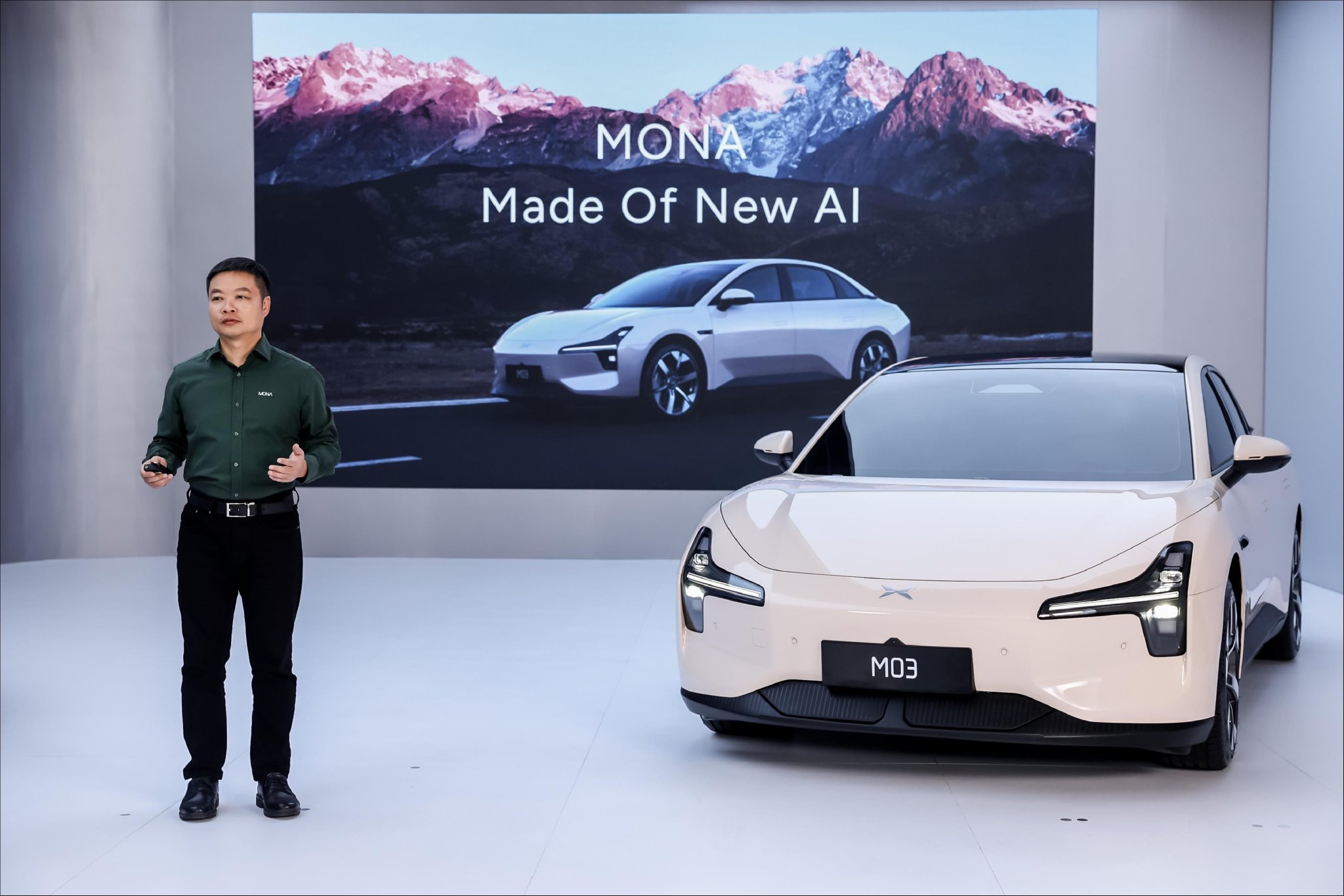 MONA M03：能否成为小鹏的“Model 3”？｜钛度车库|小鹏|何小鹏|Model 3_新浪新闻