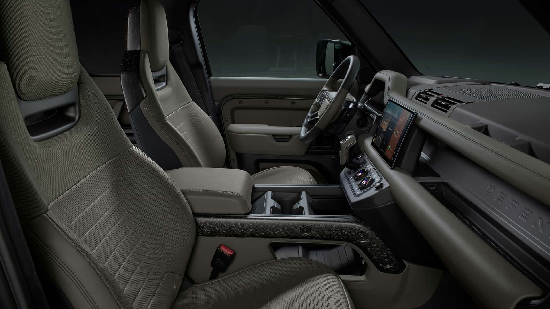 路虎卫士OCTA官图发布 搭载4.4T V8+48V轻混动力-新浪汽车