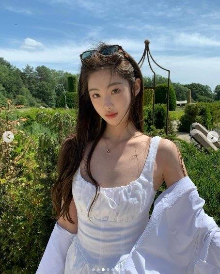 这颜值着实抗打~ Ming绯闻女友1saye更新美照：吊带白色短裙|绯闻女友|吊带|短裙_新浪新闻