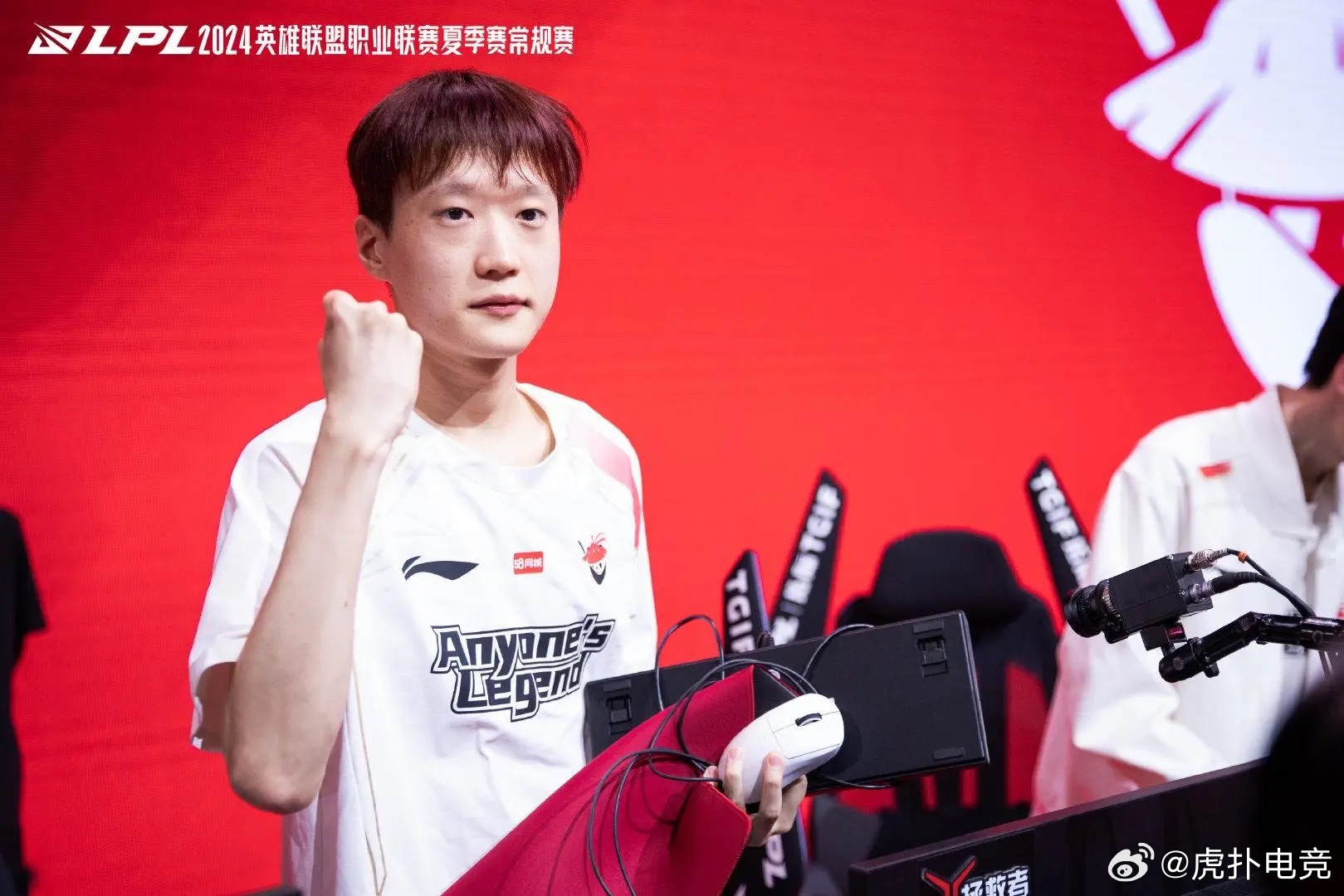 Shanks：组内赛的期待是，希望最终我们队伍能排前三|提问|选手|队伍_新浪新闻