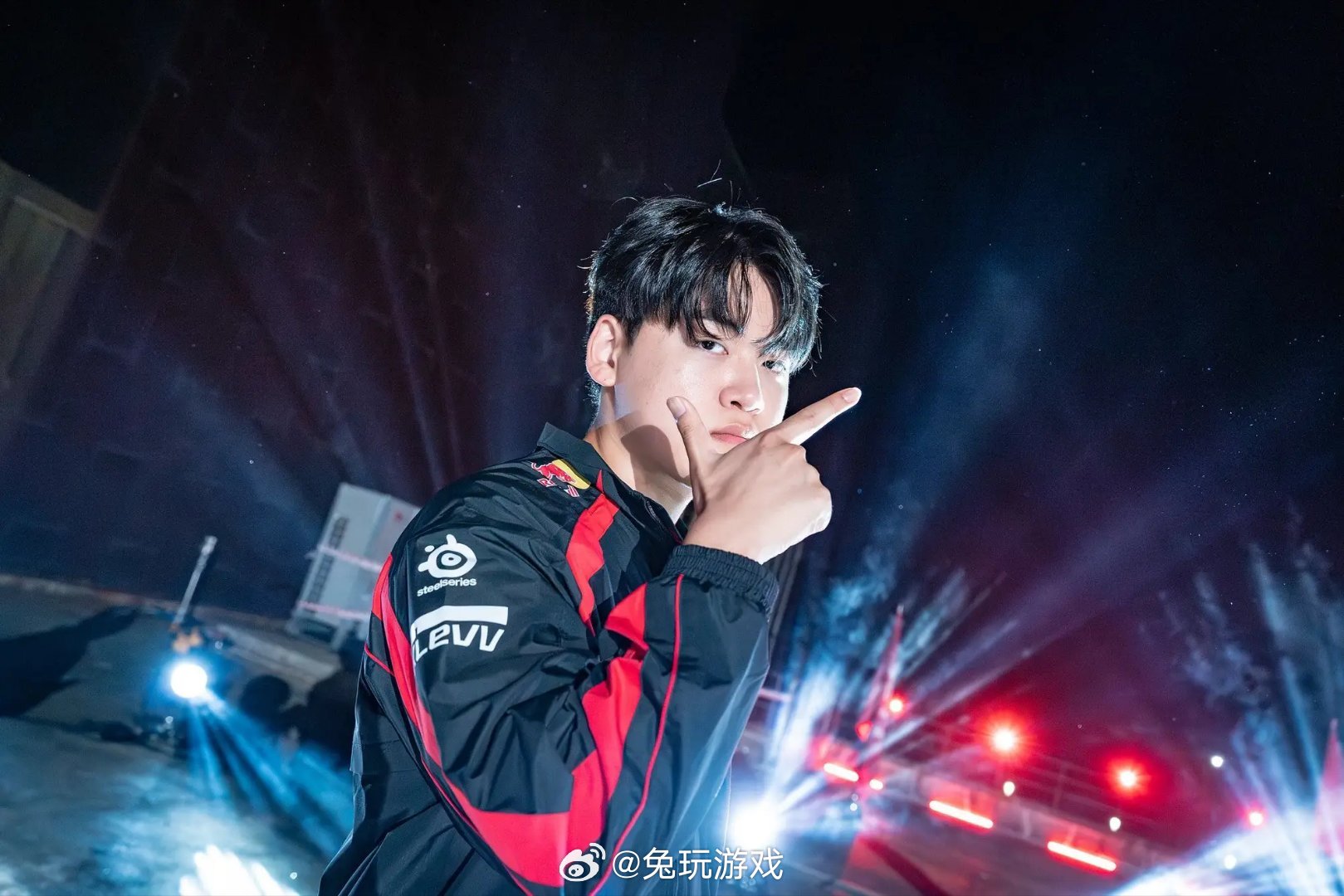 T1以3比1战胜TES获得2024沙特电子竞技世界杯英雄联盟项目冠军…|T1|tes|英雄联盟_新浪新闻