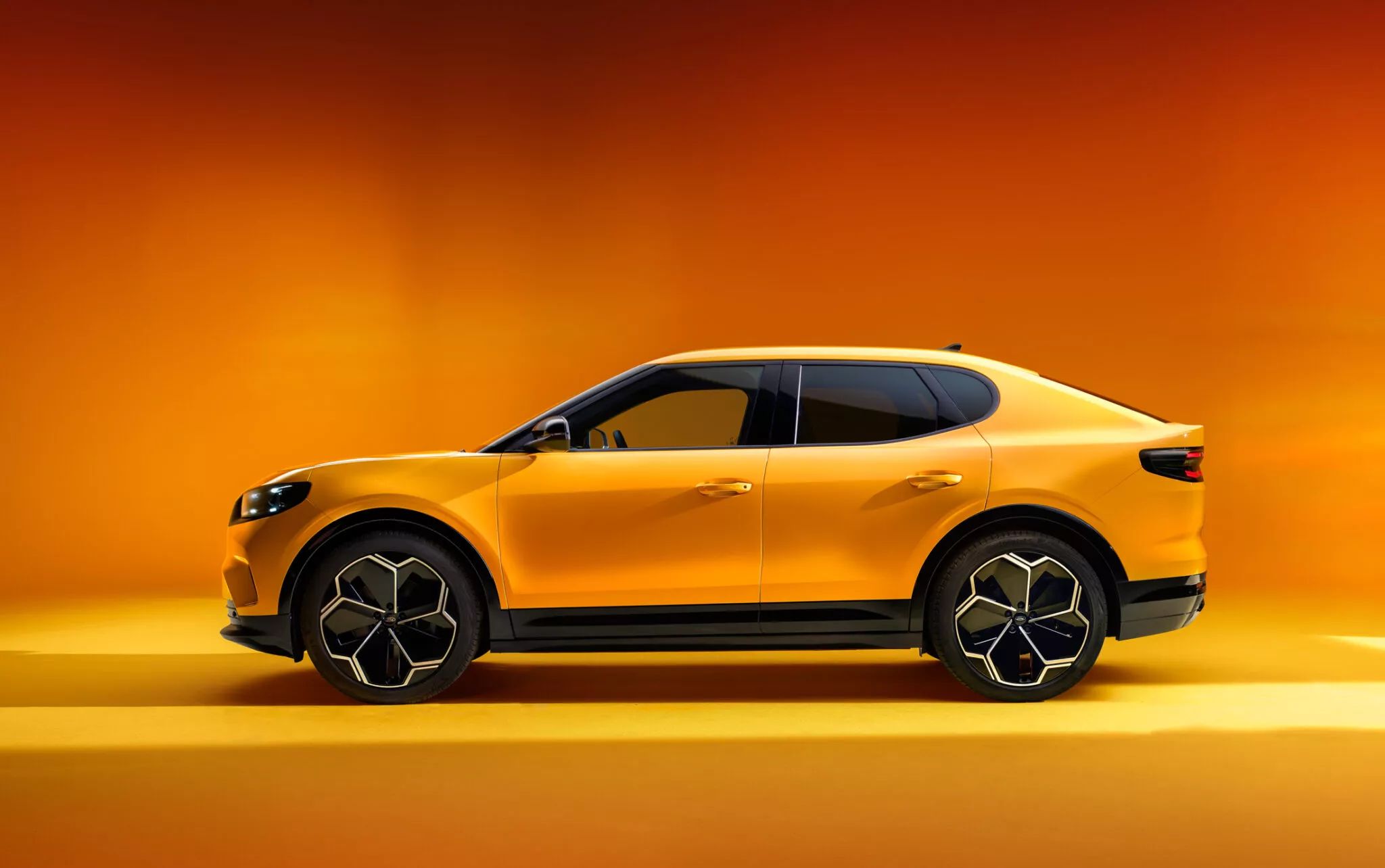 全新福特Capri官图公布 定位纯电动轿跑SUV-新浪汽车