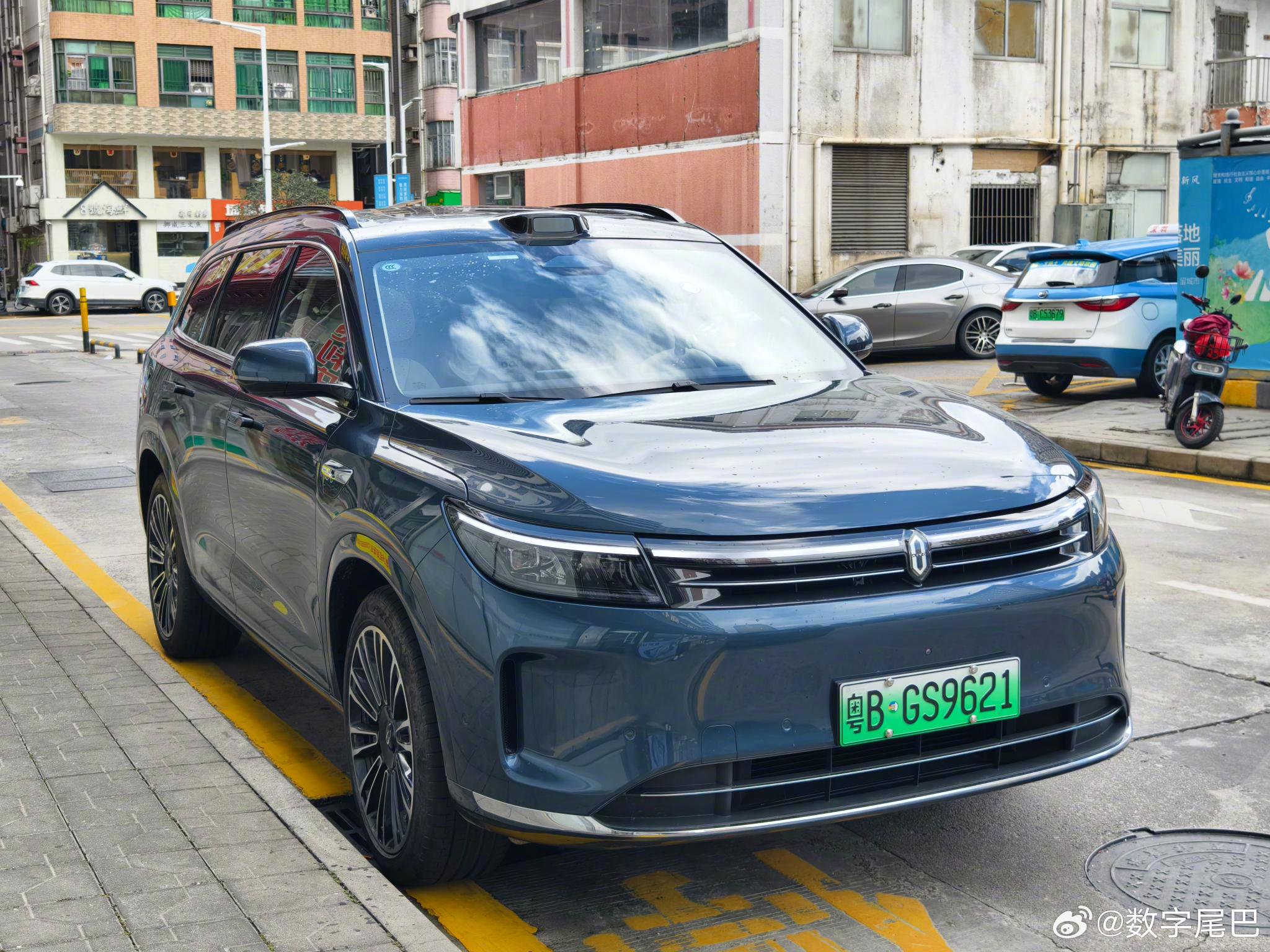 新问界 M7 Ultra 到手，听说它的辅助驾驶比特斯拉 FSD 还强？-新浪汽车