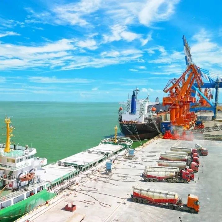 21.08小时10500吨！北海码头水泥管道装船效率再创新高！|临港|装船|管道_新浪新闻