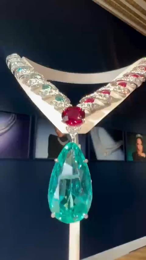 Chaumet en Scène 系列中的“Tango”项链…|Chaumet|项链|碧玺_新浪新闻