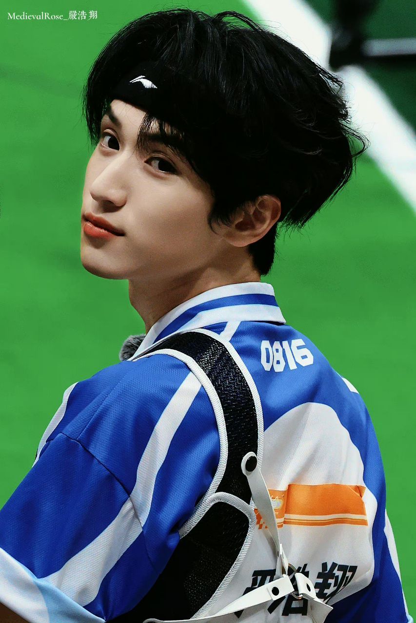 啊啊啊啊啊要亲口对严浩翔说生日快乐！ 时代少年团李宁|严浩翔|演唱会|李宁_新浪新闻