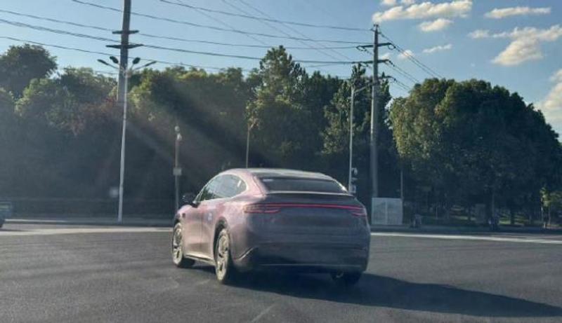 智界R7实车曝光 将于9月上市/最大续航超800km-新浪汽车