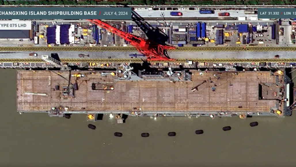 076型两攻舰明年下水？美智库:创3项世界纪录，中国海军战力飞跃|中国海军|两栖攻击舰|舰载机_新浪新闻
