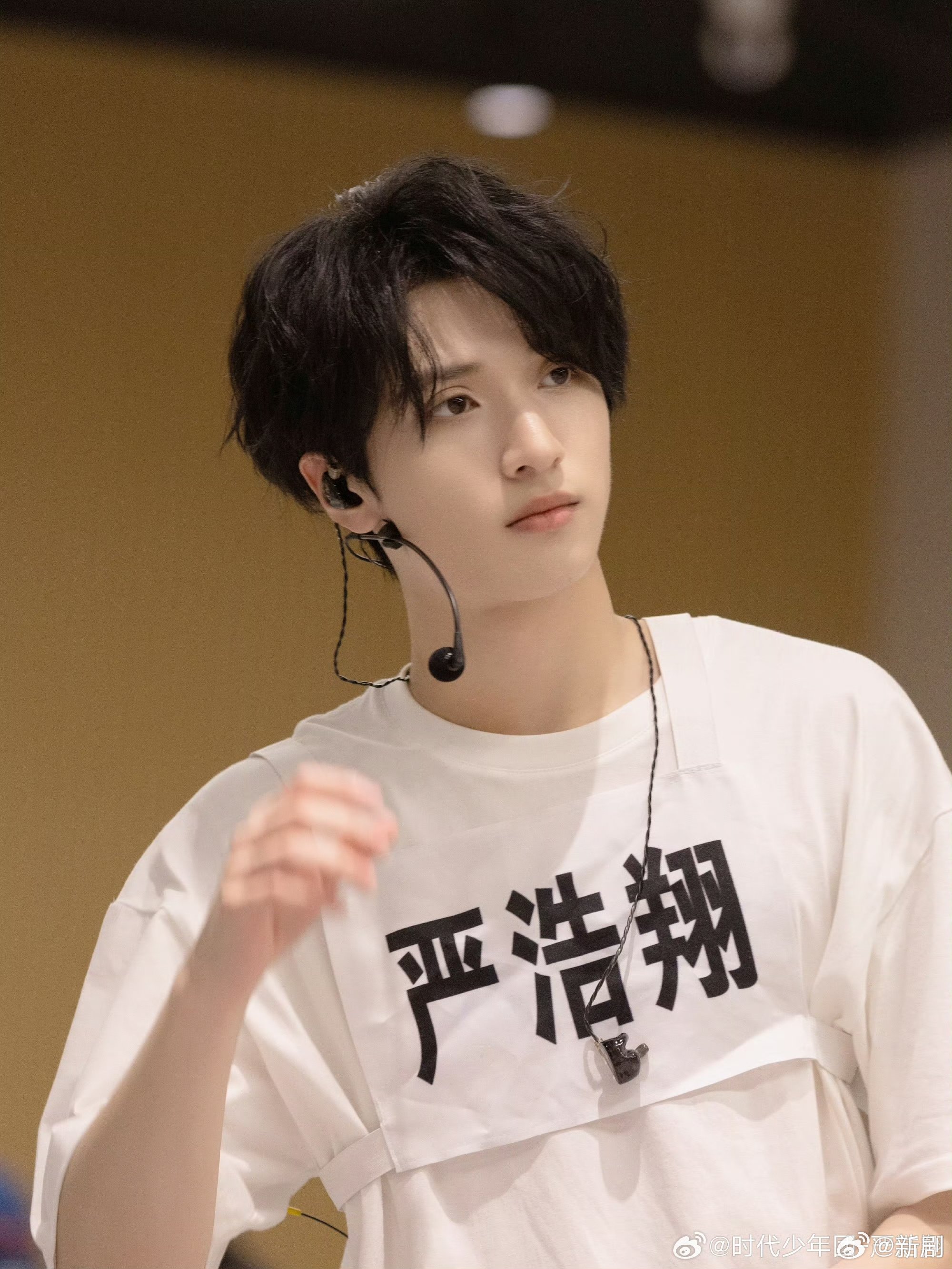 严浩翔演唱会倒计时plog来啦，是在认真准备彩排，满分帅气的浩翔呀…|演唱会|严浩翔|倒计时_新浪新闻