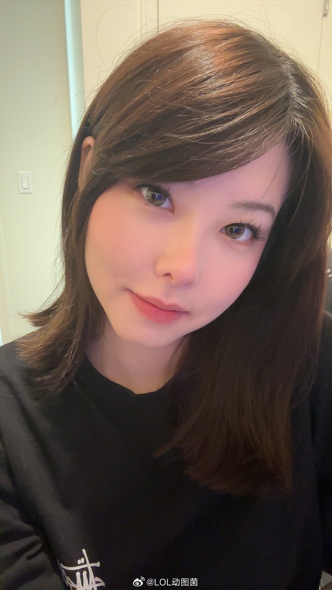 清纯、魅惑一键切换！mayumi更新微博美照 魅惑吐舌性感十足|Mayumi|英雄联盟_新浪新闻