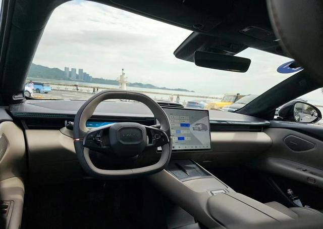 领克Z10预售21.58万元起 正面硬刚小米SU7?-新浪汽车