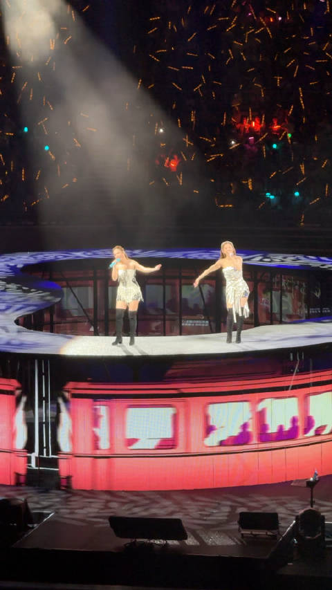 twins成都演唱会现场，一起来听|twins|演唱会_新浪新闻