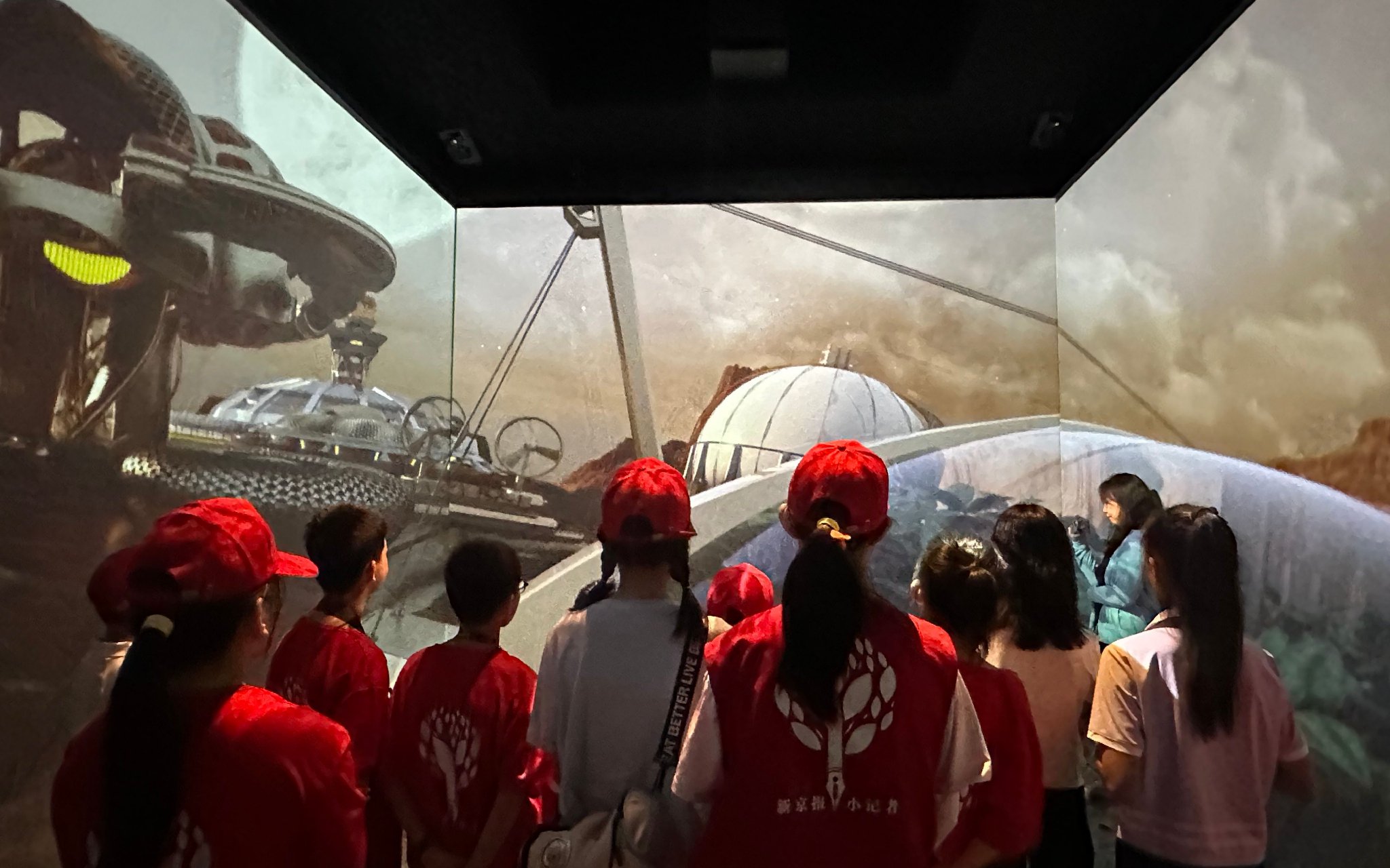 感受“细胞工厂”的神奇，新京报小记者走进首个合成生物科学馆|华熙生物|小记者|赵春华_新浪新闻