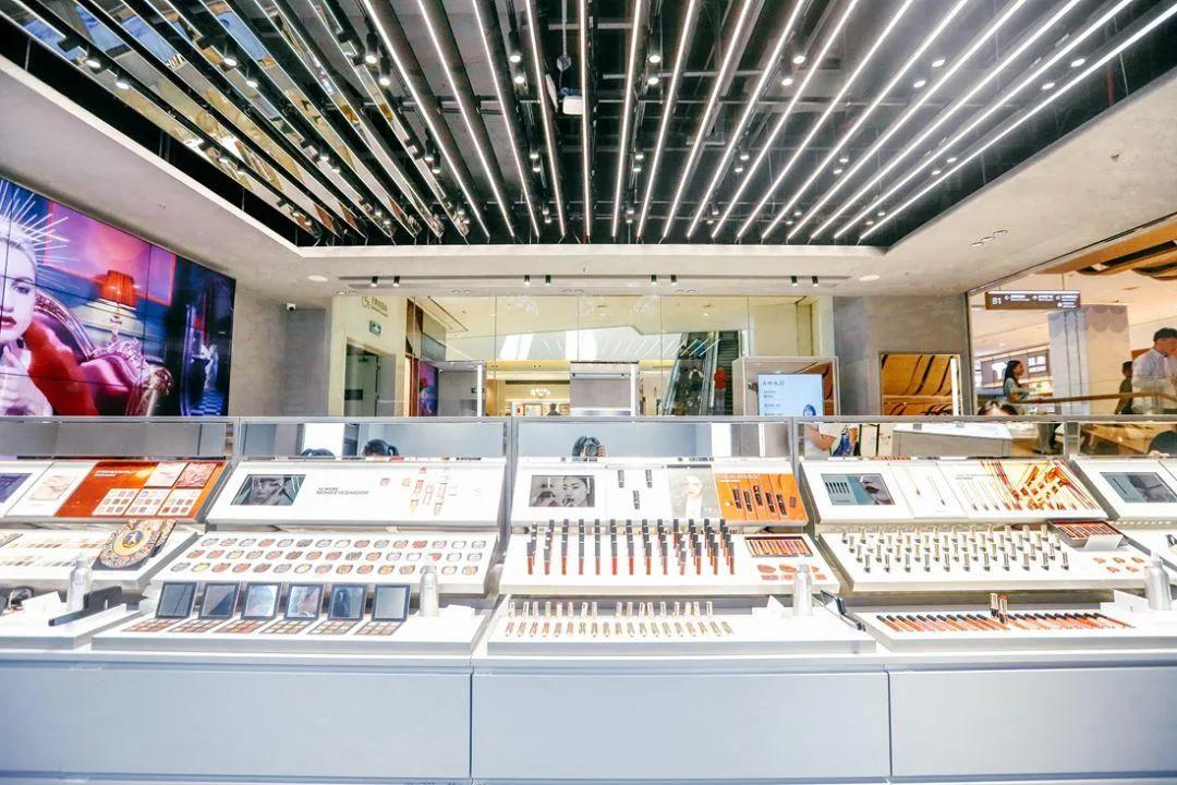 2024年美妆行业“变局”？|雅诗兰黛|零售|人民币