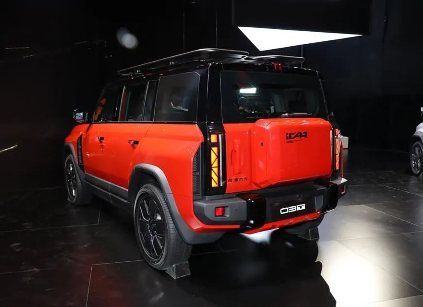 iCAR 03T上市售13.98万起，可城可野纯电小卫士-新浪汽车