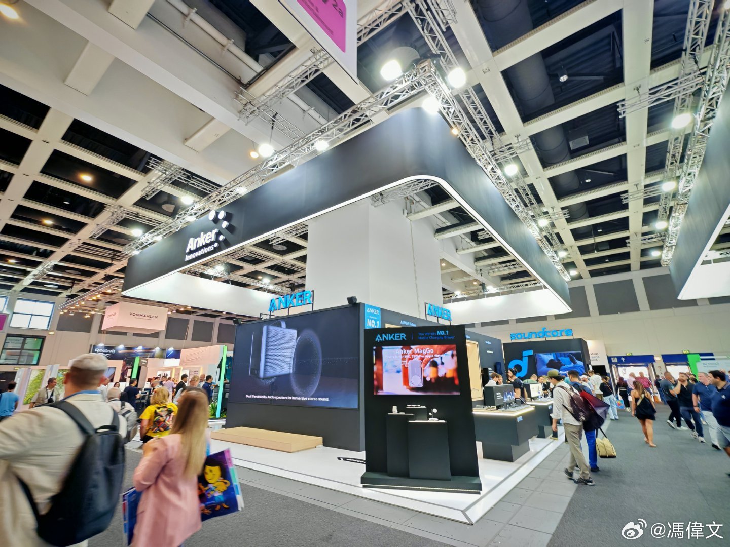 IFA 2024现场体验ANKER PRIME 2024系列产品，质感惊艳！|IFA|质感|桌面_新浪新闻